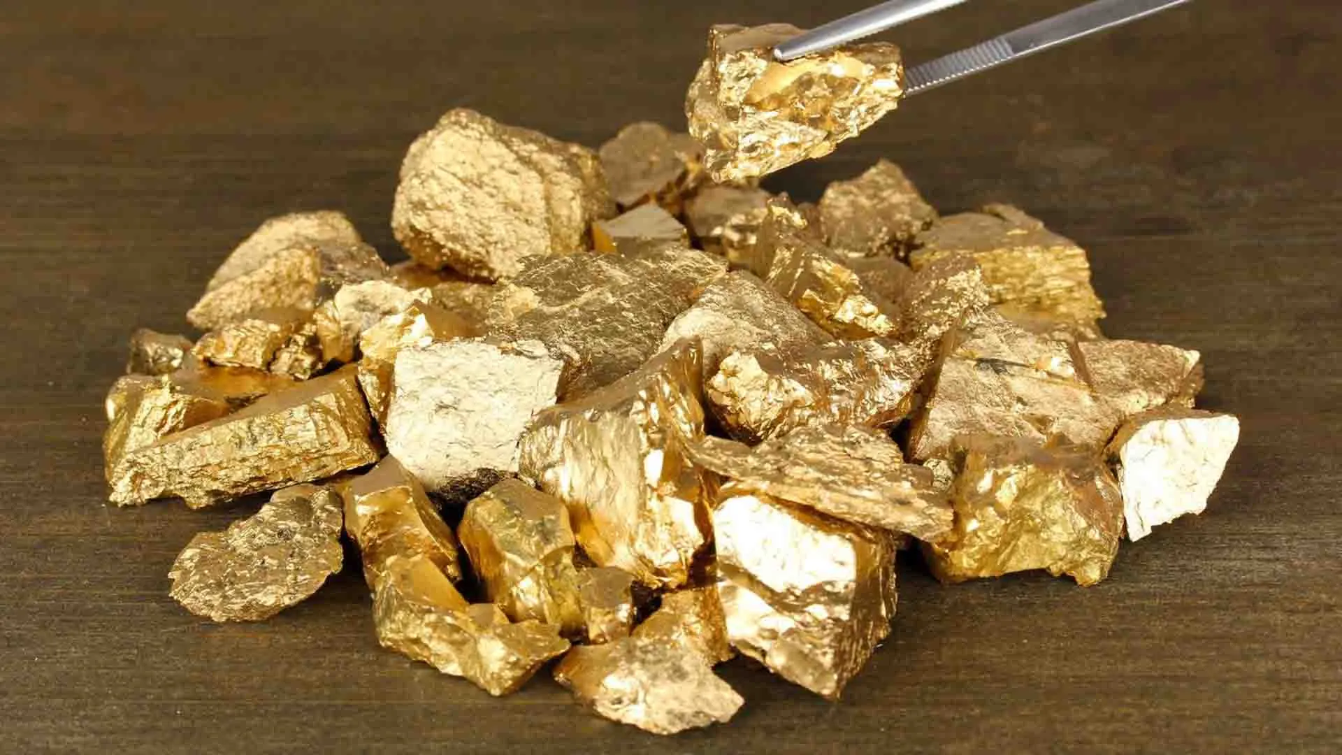 Gold price hits record $4,000 as mining stocks surge globally - Libya ...
